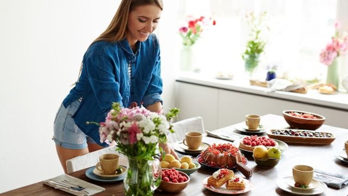 Sober woman hosts housewarming brunch; brother snaps 'there are no ...