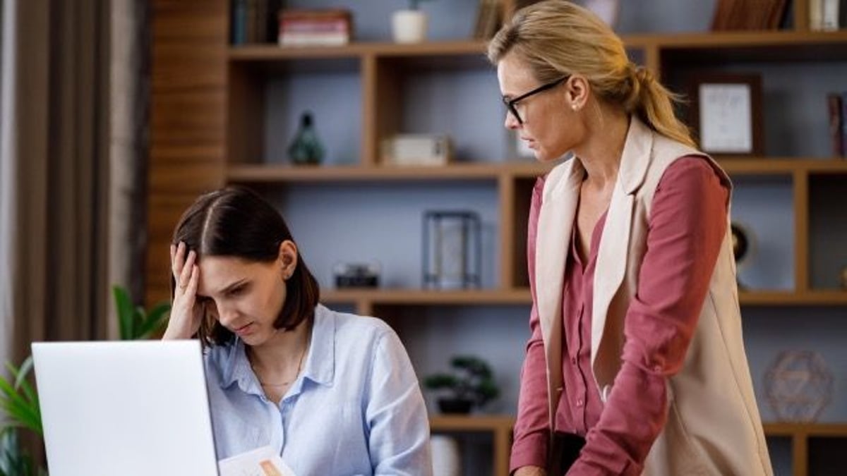 Boss says employee is 'replaceable' they maliciously comply and say ...