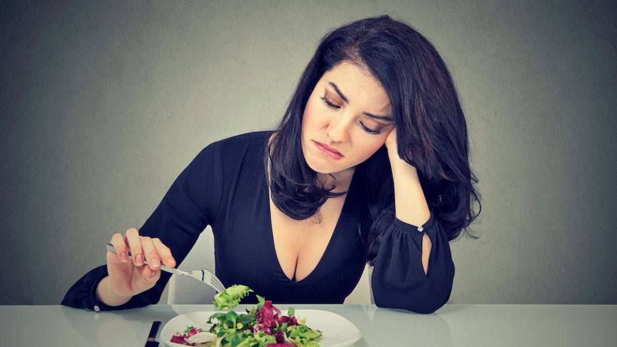 Woman orders food to go after friends decide to 'unfairly' split dinner ...