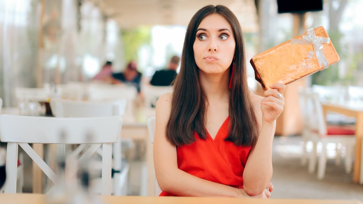 Woman's BF gives friend irreplaceable family heirloom for her birthday ...