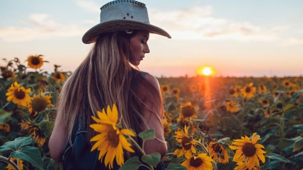 Man won't replace wife's hat after it blows away. 'It's your fault it ...