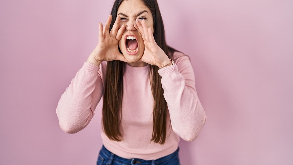 Man's GF hits his best friend's wife, ruins vacation for friend group ...