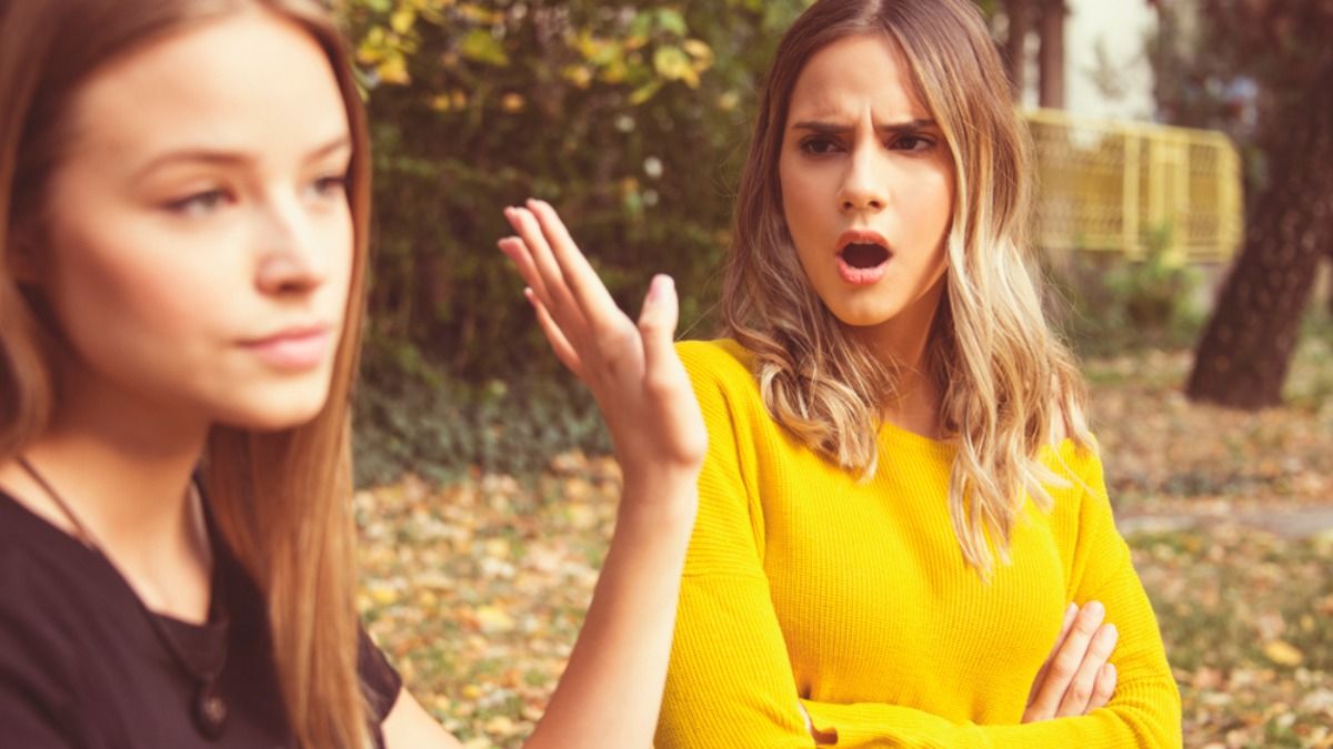 'AITA for telling my parents they're playing favorite by forcing me to ...