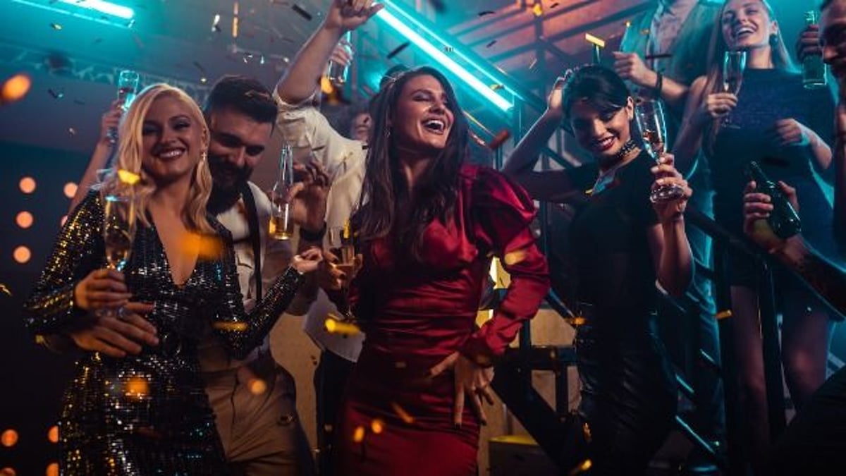 Wedding is a 'Downton Abbey' nightclub concert, guests need earplugs ...