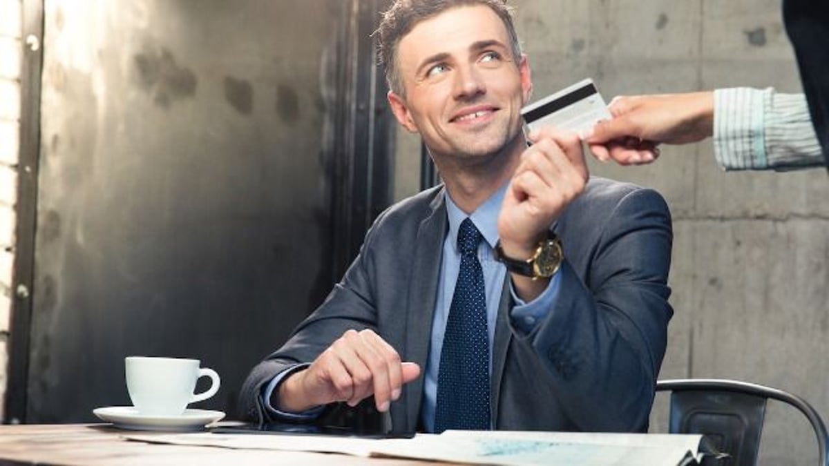 Woman treats family to dinner, then tells BIL to pay for his son's ...