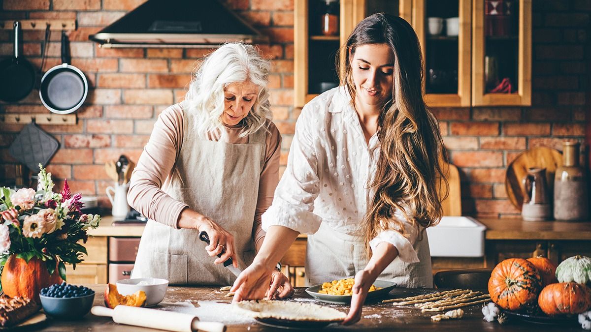 Guy's GF upset women do all work at Thanksgiving; he says, 'but they're ...