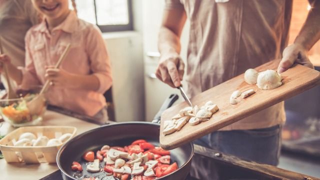 20 people share their go-to cooking hack that everyone should know ...