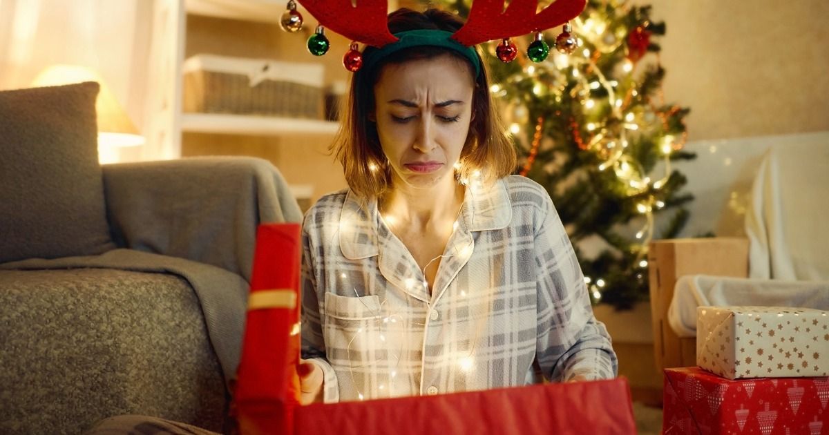 'AITA for breaking up with my BF bc he got me a desktop computer for ...