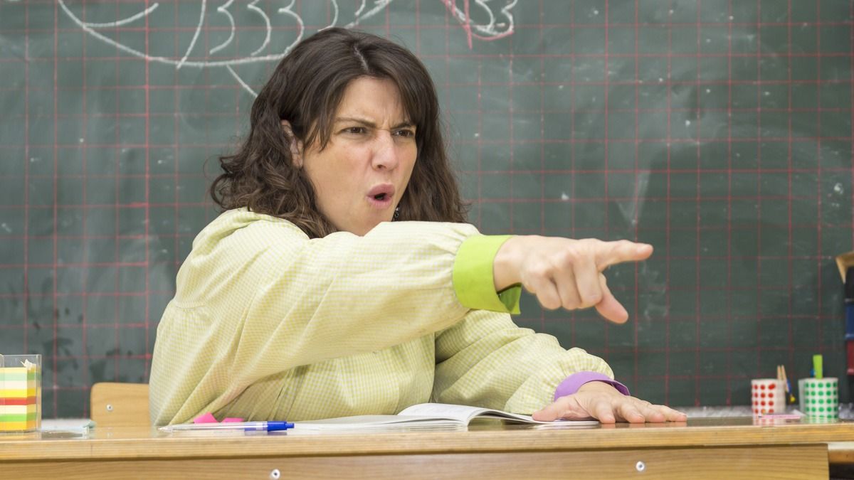 Dad makes teacher cry for neglecting son, then finds out she's a 'nepo ...