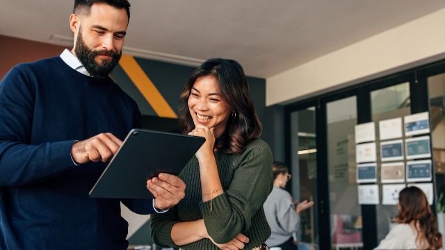 Coworker calls HR after woman jokes that she knows how to 'please ...