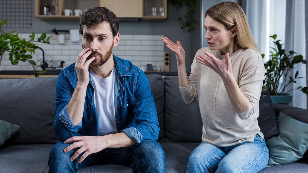 Man's GF won't move in with him unless he gets rid of late wife's ashes ...