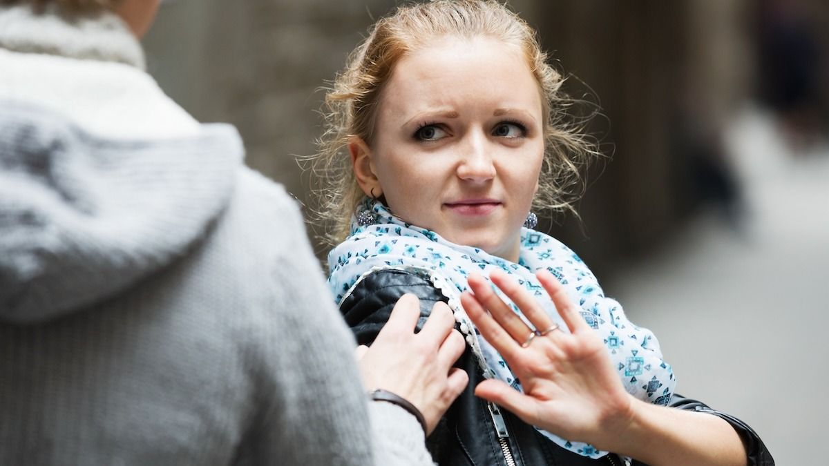 Man 'speaks sternly' to scold unattended child, 'the mom starts tearing ...