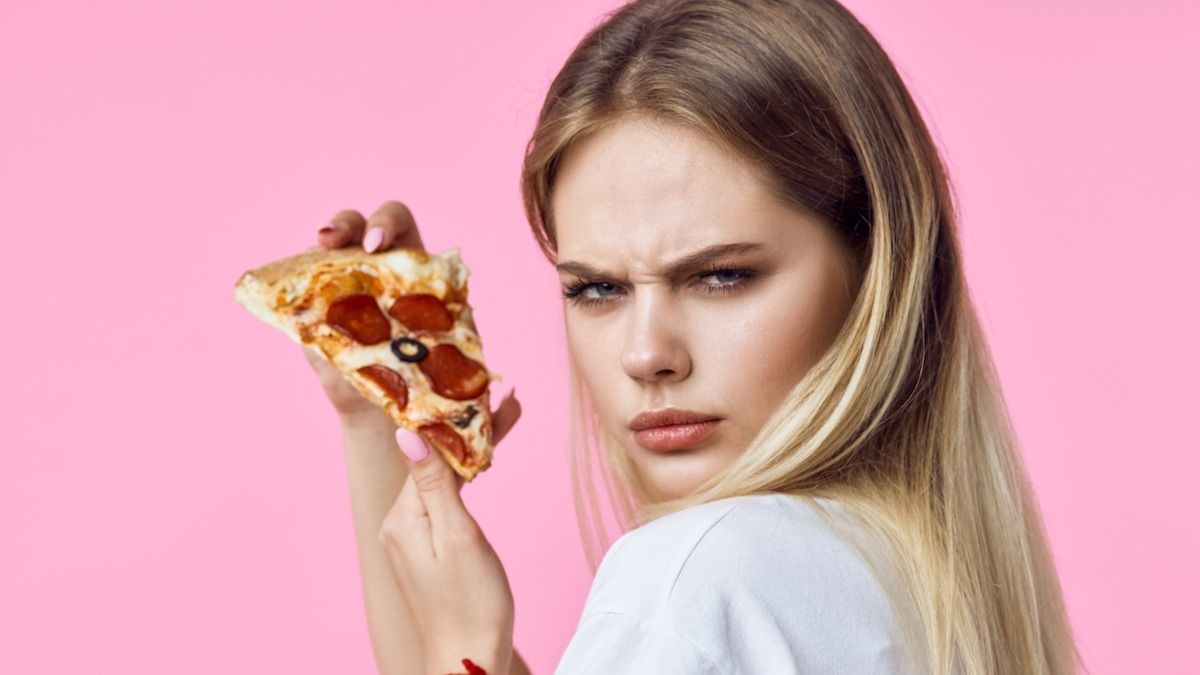 Pizza shop employee tells on rude coworker, she loses her shot at a law ...