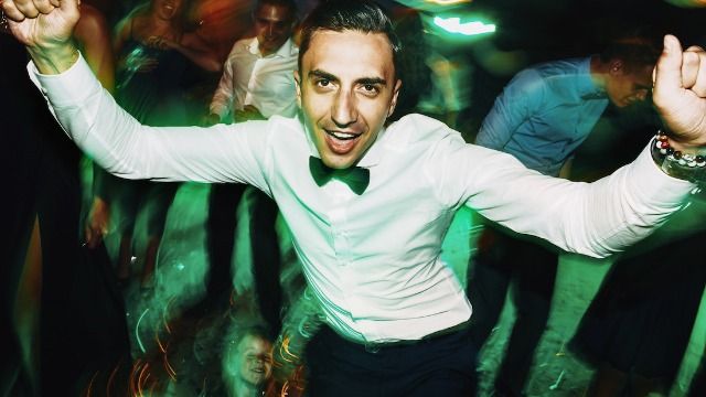 Pregnant mom makes husband leave wedding early because of nausea, falls ...