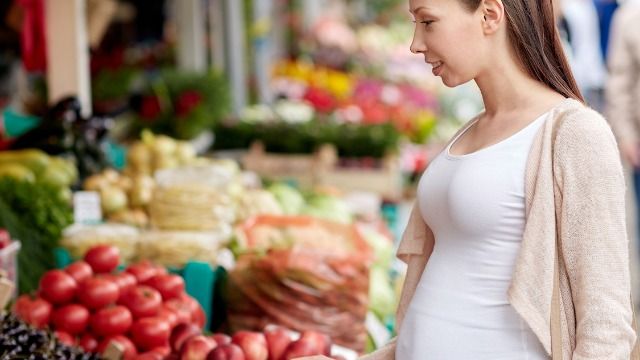 Pregnant woman gets called 'huge' by stranger in grocery store, replies ...