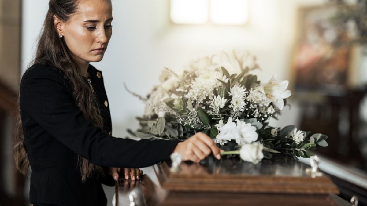 Siblings snaps at sister who plans to skip friend's funeral because of ...