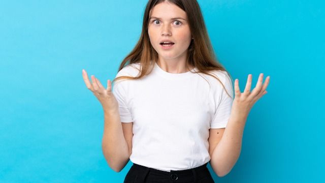 Teen makes brother take colorblindness test at birthday party to prove ...