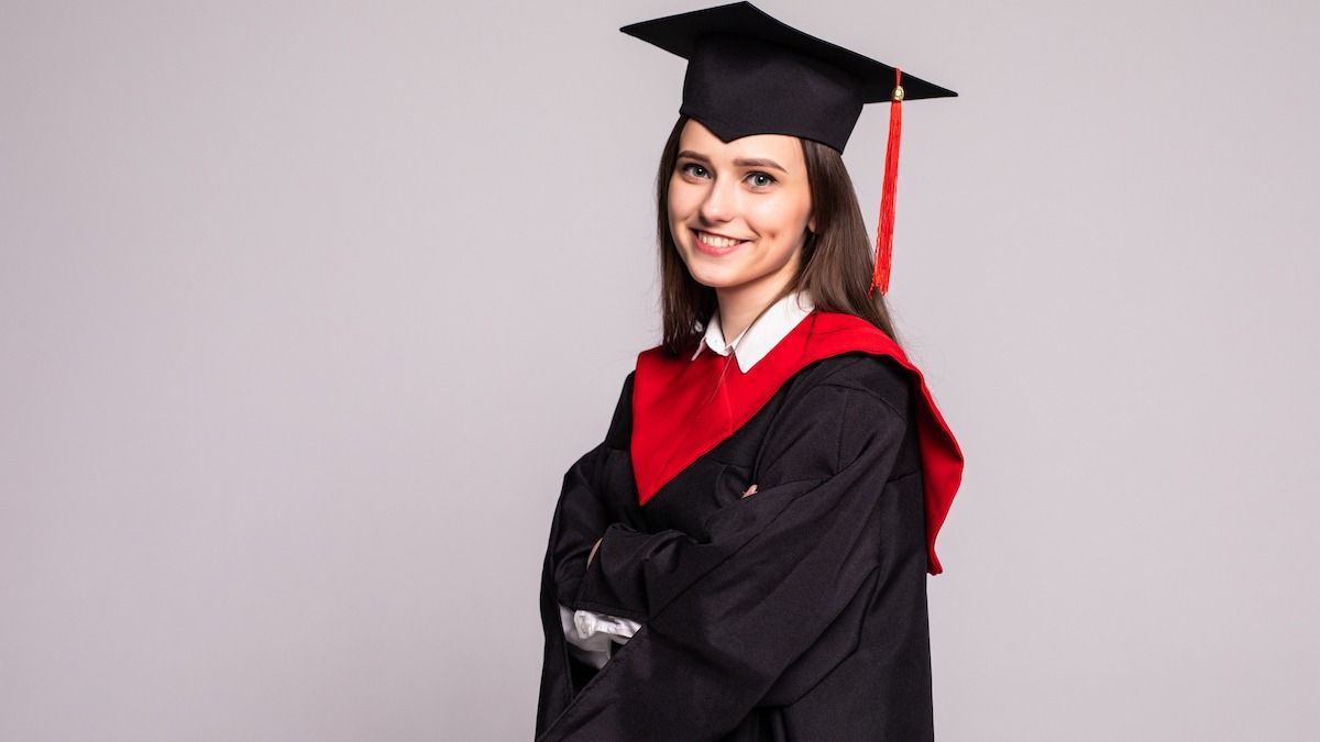 Teen thanks stepmom at graduation instead of estranged mom, mom makes ...