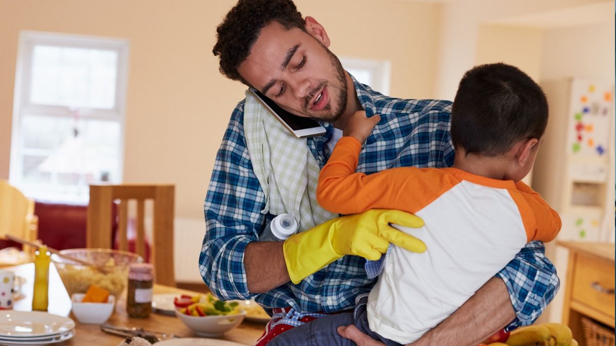 Mom goes on strike to show stay at home dad just how 'easy' his job is ...