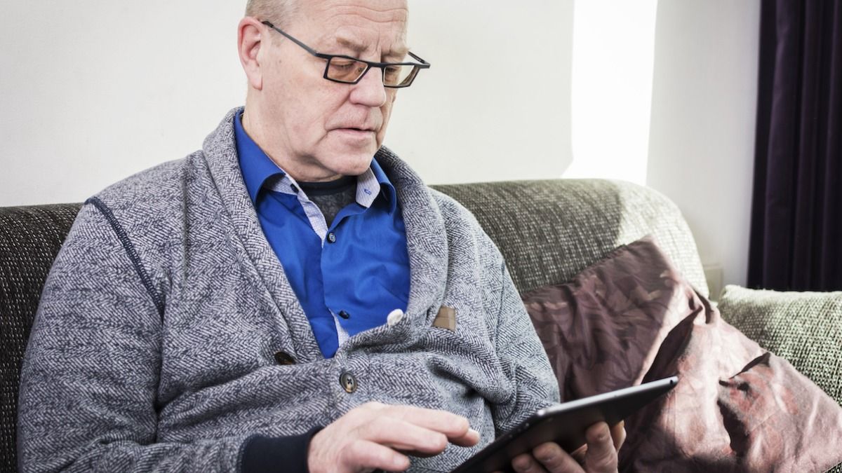 Woman doesn't defend FIL after her brother feuds with him on her ...